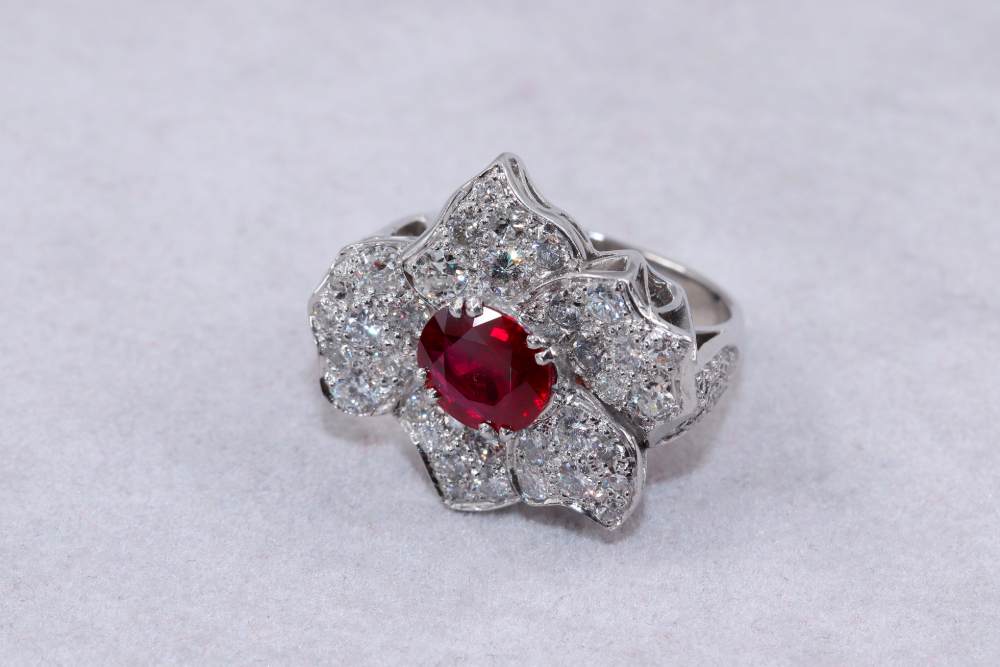 Bague fleur rubis et diamants - Antikhor
